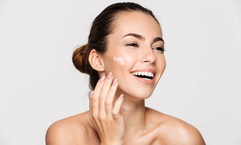 How to Wear Iridescent Makeup the Right Way - VIVA GLAM MAGAZINE™