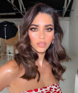 9 Sexy Side Part Hairstyles That Will Give You a Glamorous Look